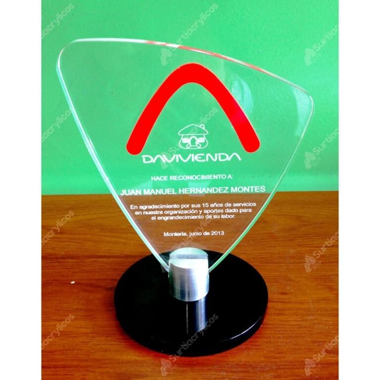 Trofeos en acrílico personalizados para cada ocasión